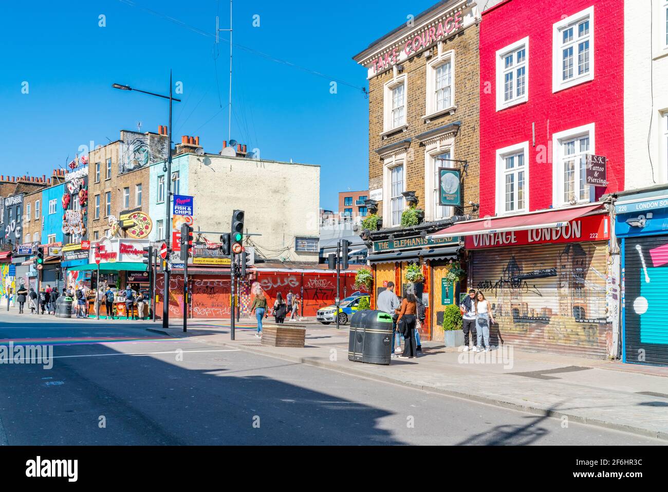 Northwest london high street hi-res stock photography and images - Alamy