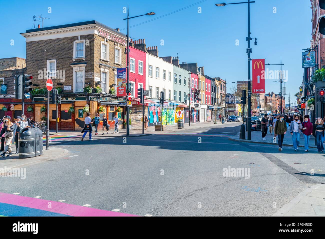 Northwest london high street hi-res stock photography and images - Alamy