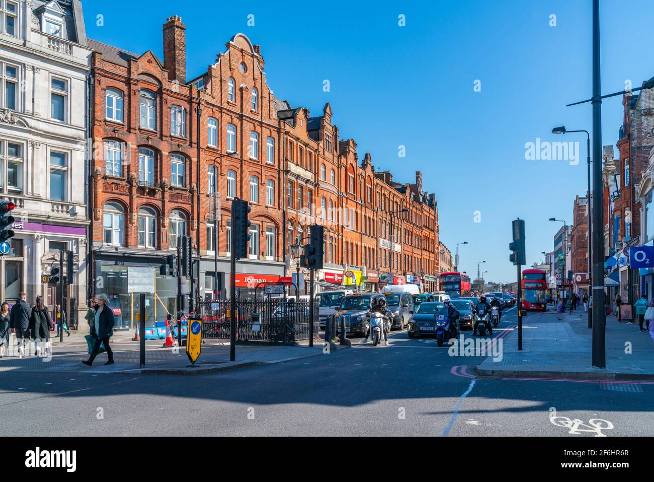 Northwest london high street hi-res stock photography and images - Alamy