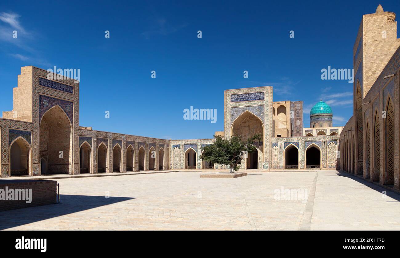 Kalon mosque unesco mosaic hi-res stock photography and images - Alamy