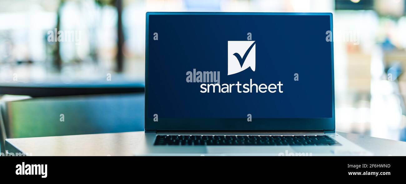 App smartsheet hi-res stock photography and images - Alamy