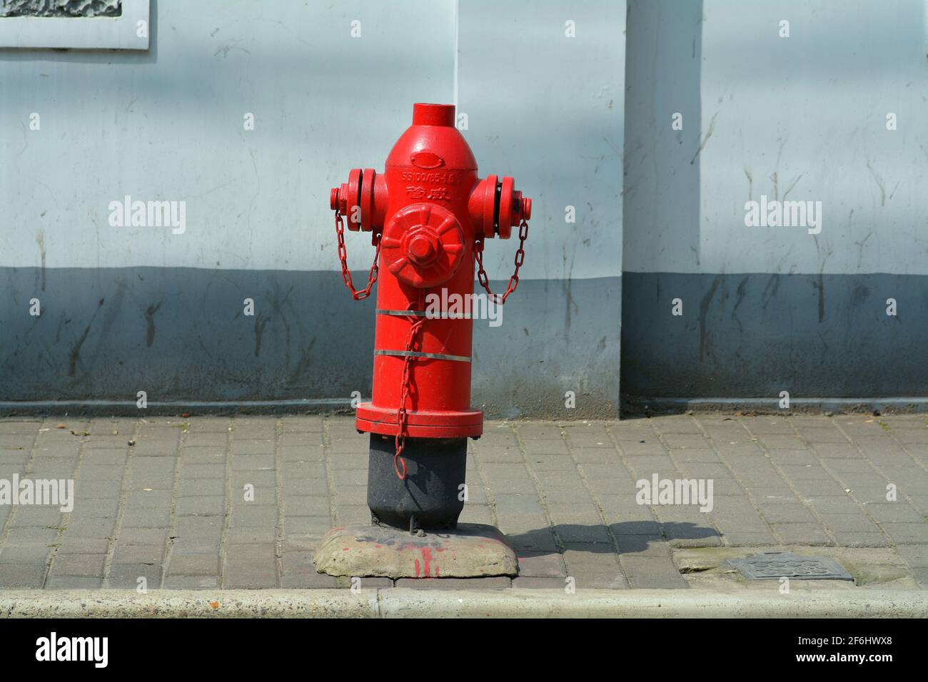 Red chinese fire hydrant hi-res stock photography and images - Alamy