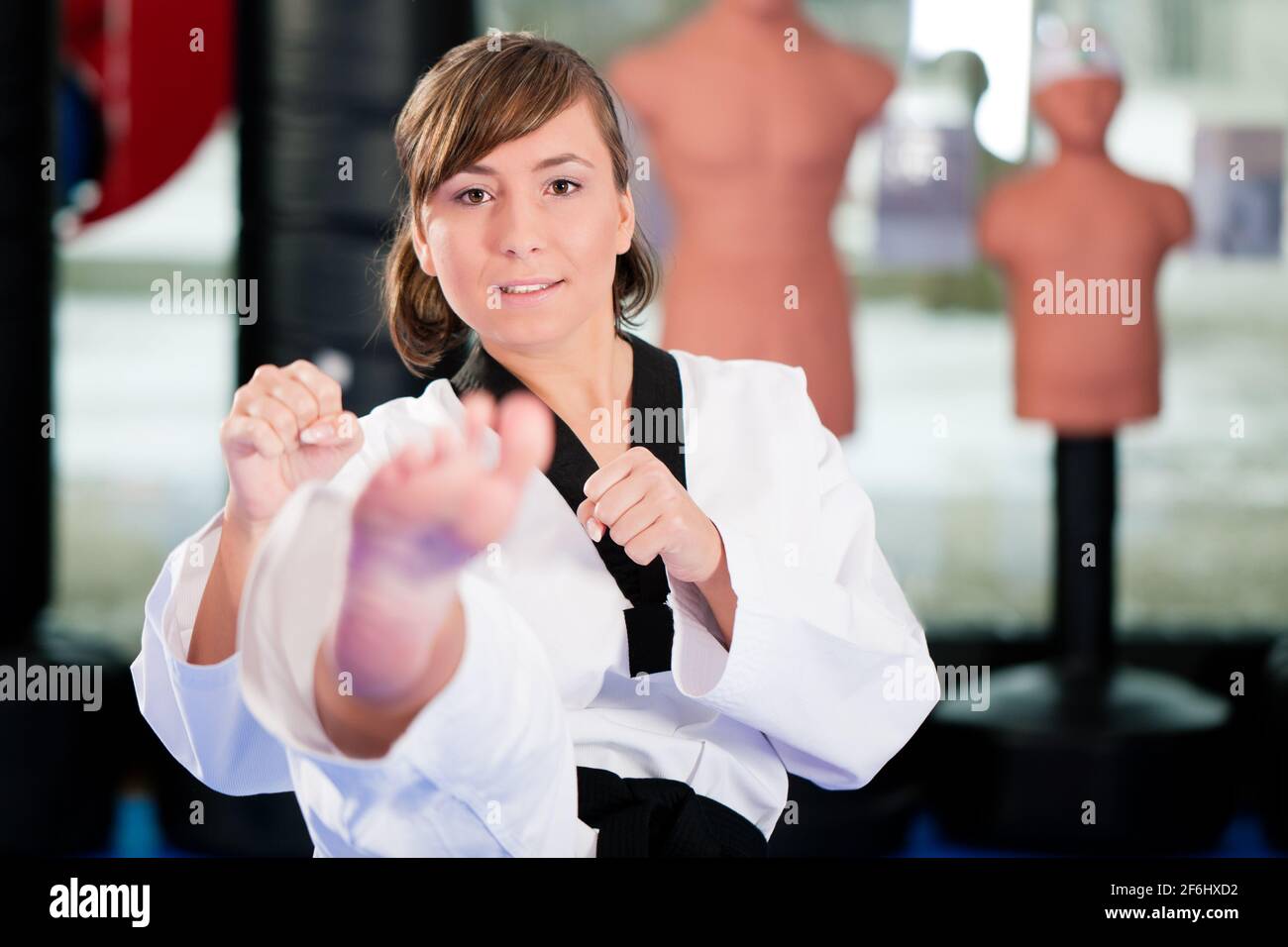 Front kick hi-res stock photography and images - Alamy
