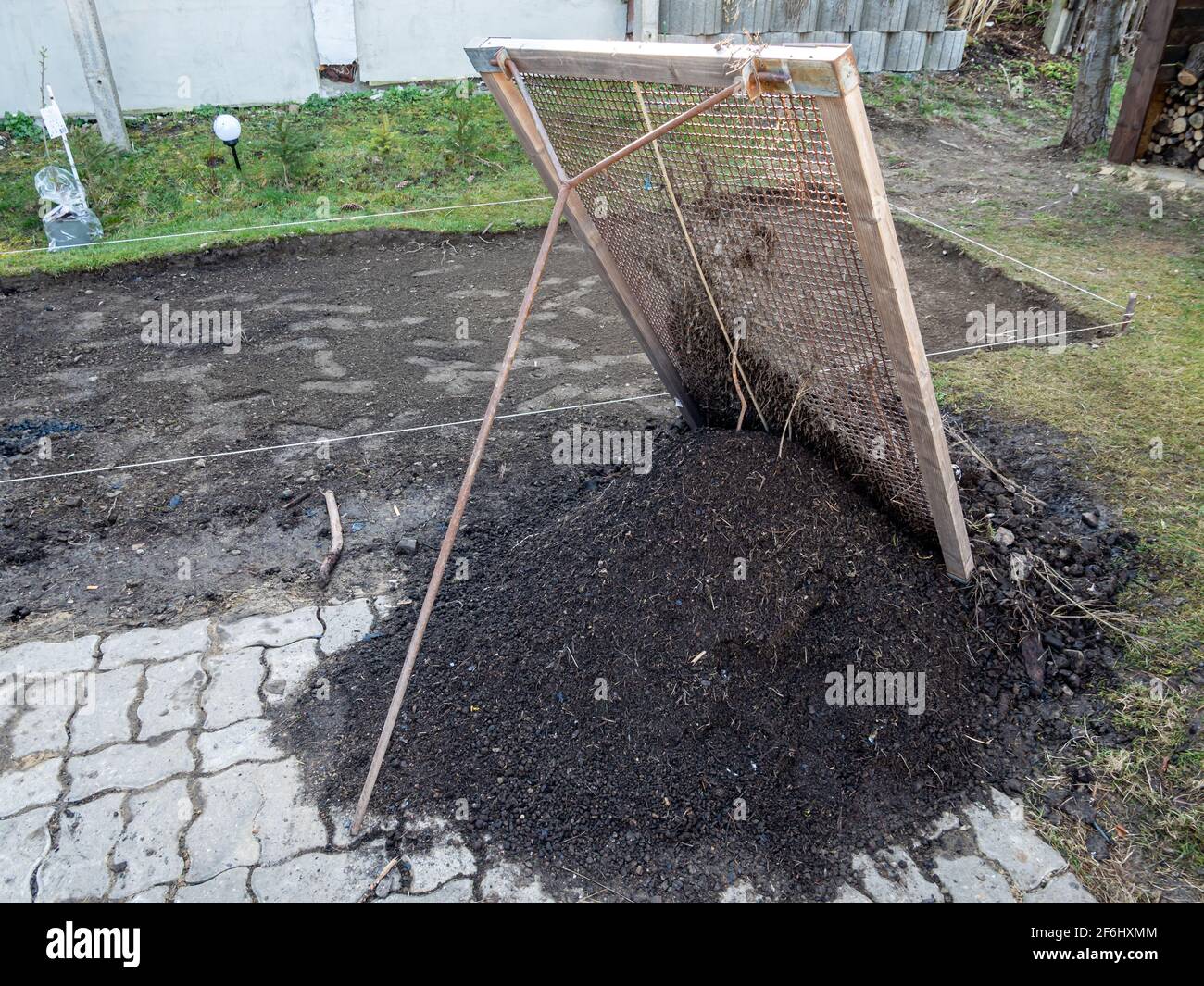 Soil sieve hi-res stock photography and images - Alamy