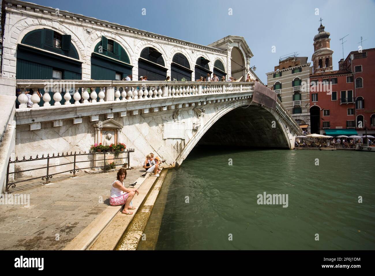 Tourists Sit On The Steps Of The Rialto Bridge In Venice Italy Stock ...
