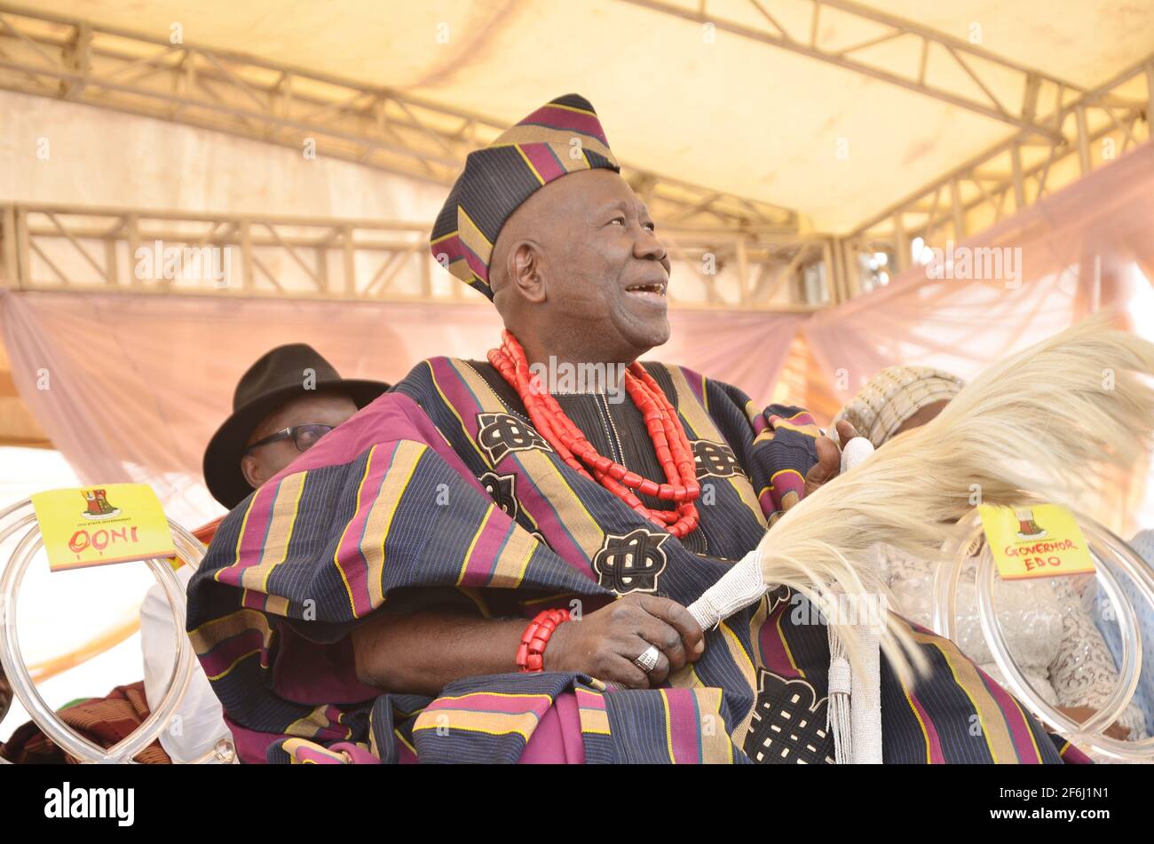 Obas royal crown hi-res stock photography and images - Alamy