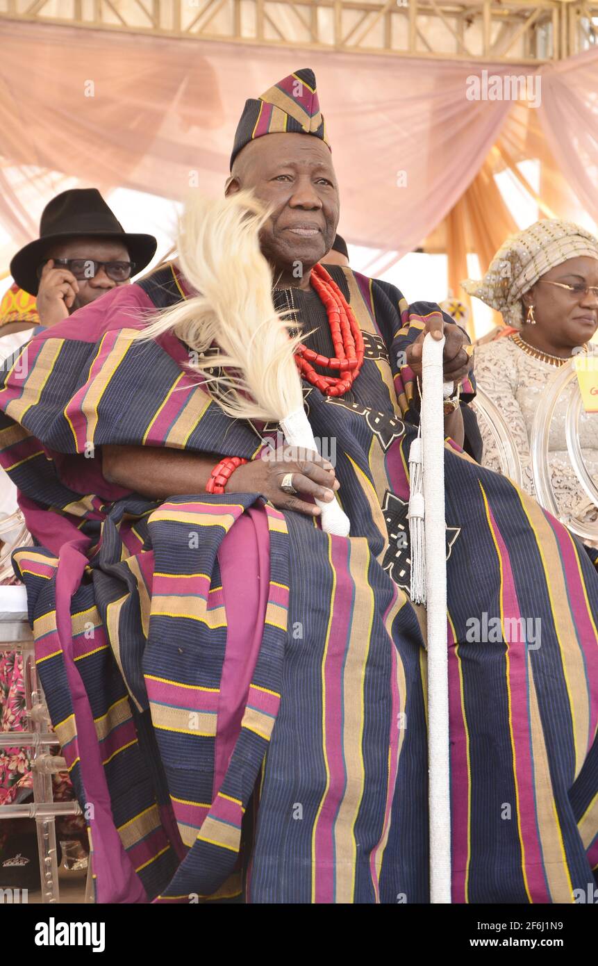 Yoruba crown hi-res stock photography and images - Alamy
