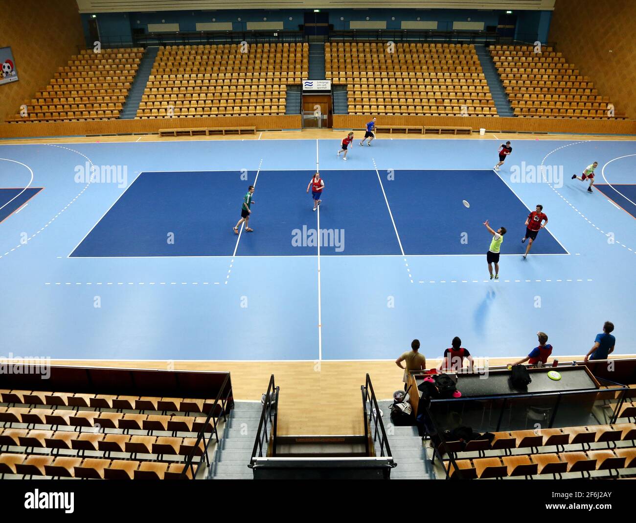 Freesbee team hi-res stock photography and images - Alamy