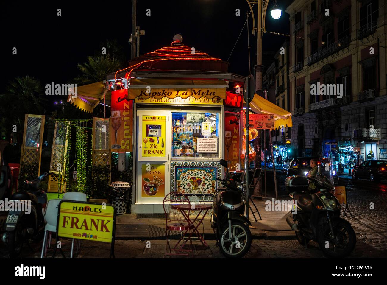 Kiosk bar hi-res stock photography and images - Alamy