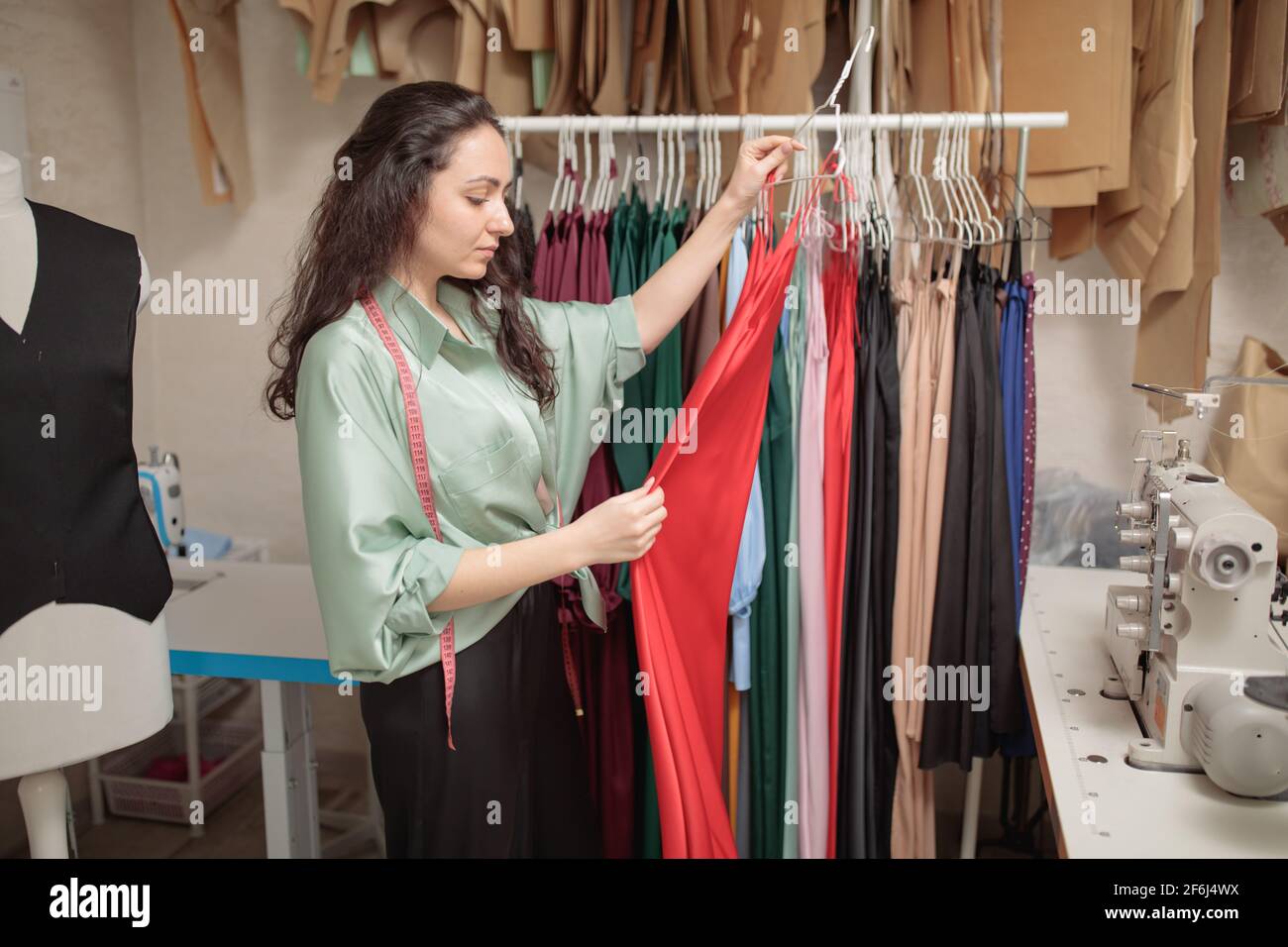 Tailor modeling hi-res stock photography and images - Alamy