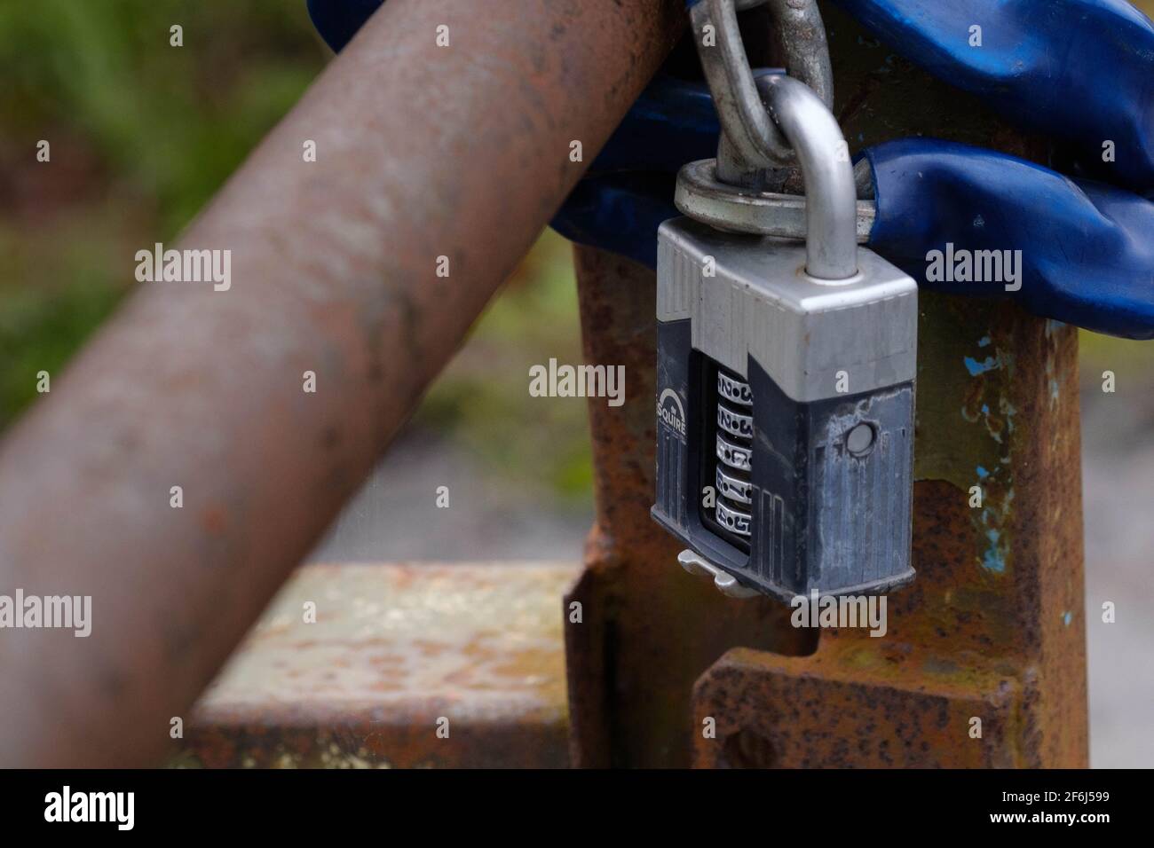 Locked closed security hi-res stock photography and images - Alamy