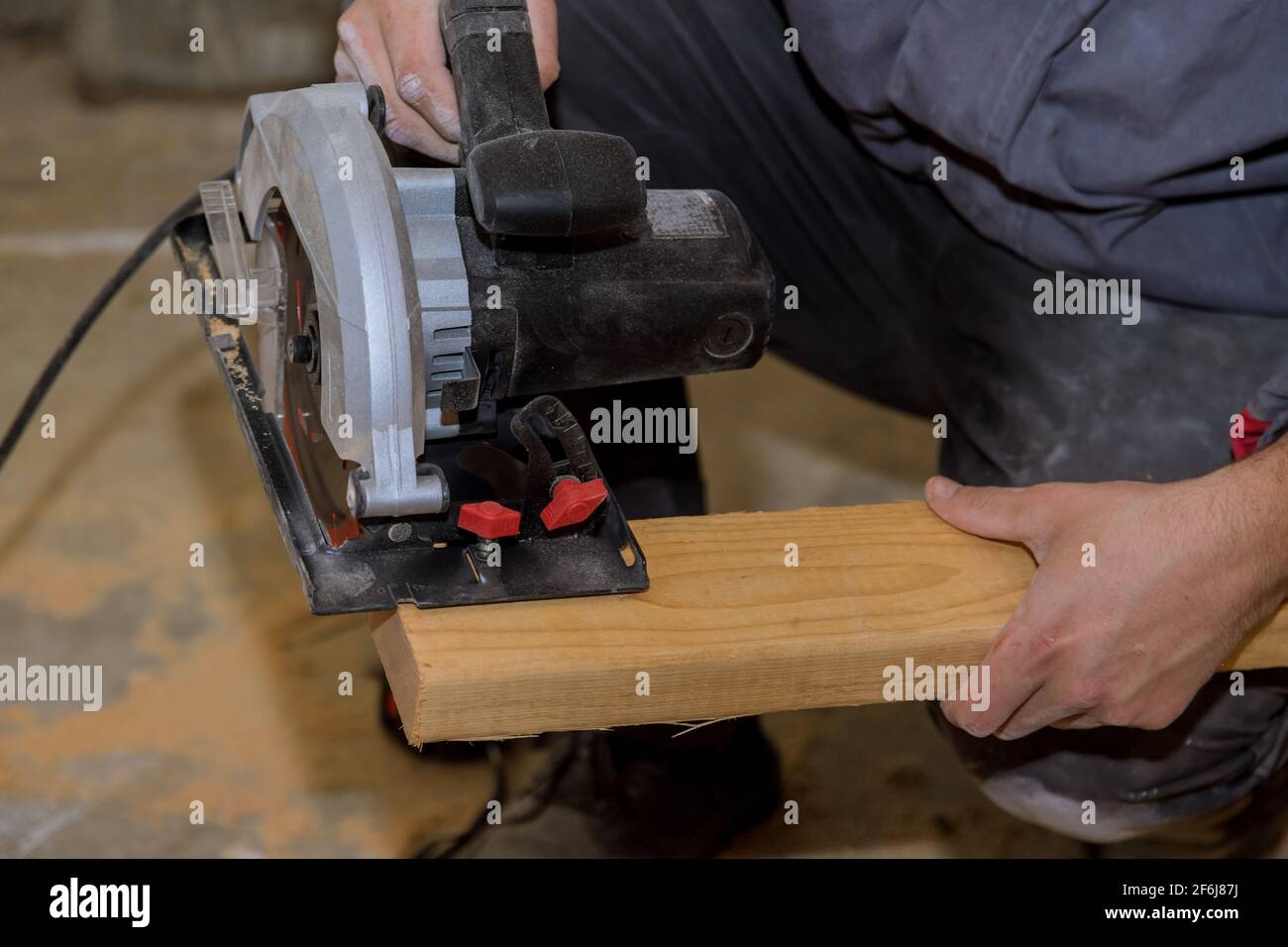 Carpenter using circular saw for wood beam a new home constructiion ...