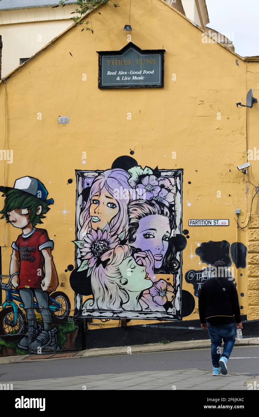 The Three Tuns Pub on St Georges Road Bristol. Mural on Partition St ...
