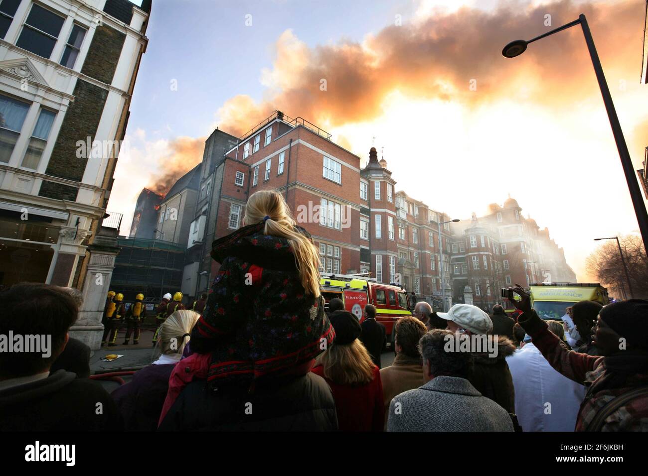 Fire at the royal marsden hospital hi-res stock photography and images ...