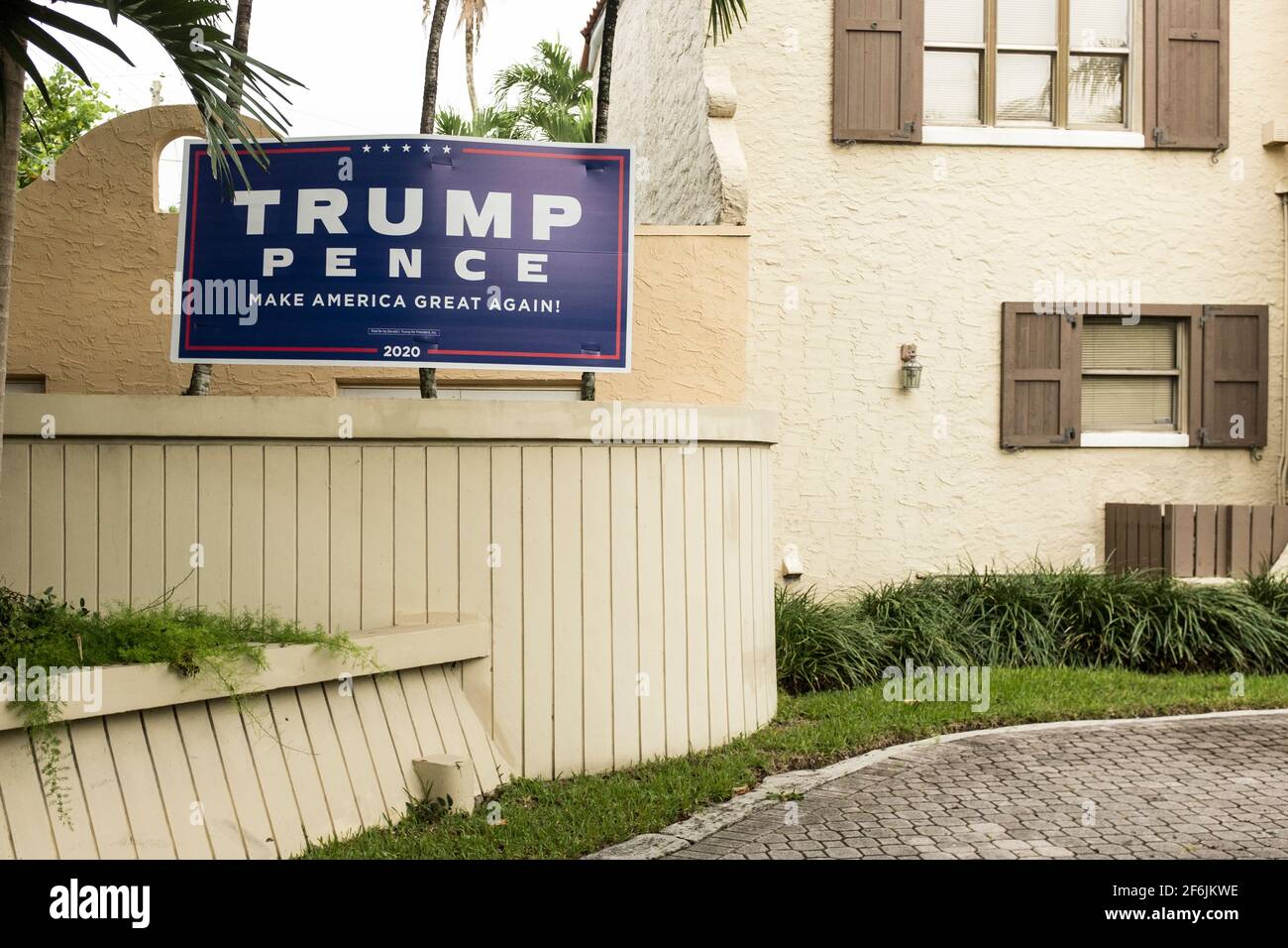 Biden campaign poster hi-res stock photography and images - Alamy