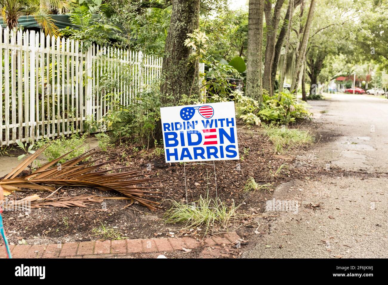 Biden campaign poster hi-res stock photography and images - Alamy