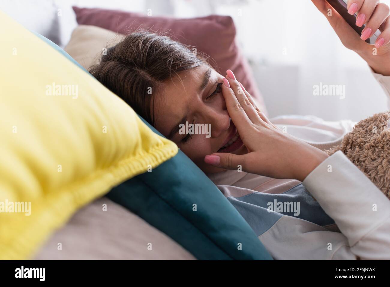 Teenager crying and smartphone hi-res stock photography and images - Alamy
