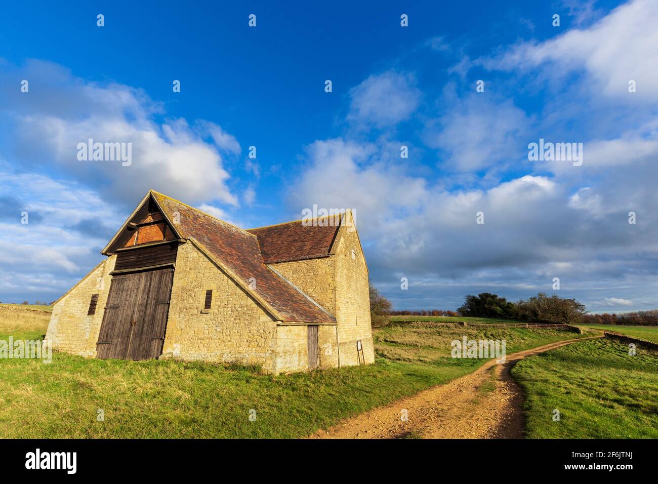 Sundial barn hi-res stock photography and images - Alamy