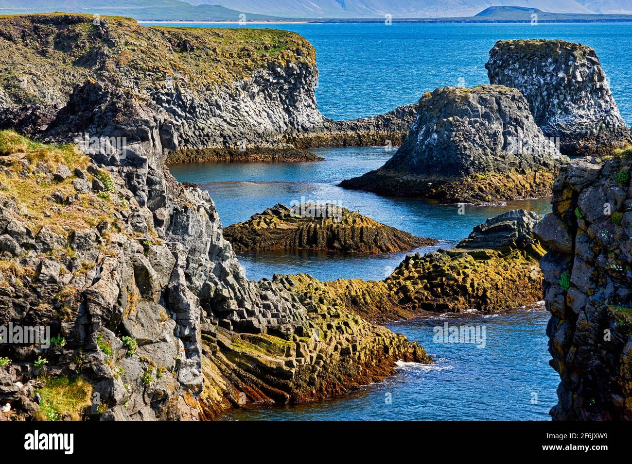 Cliff skerry hi-res stock photography and images - Alamy