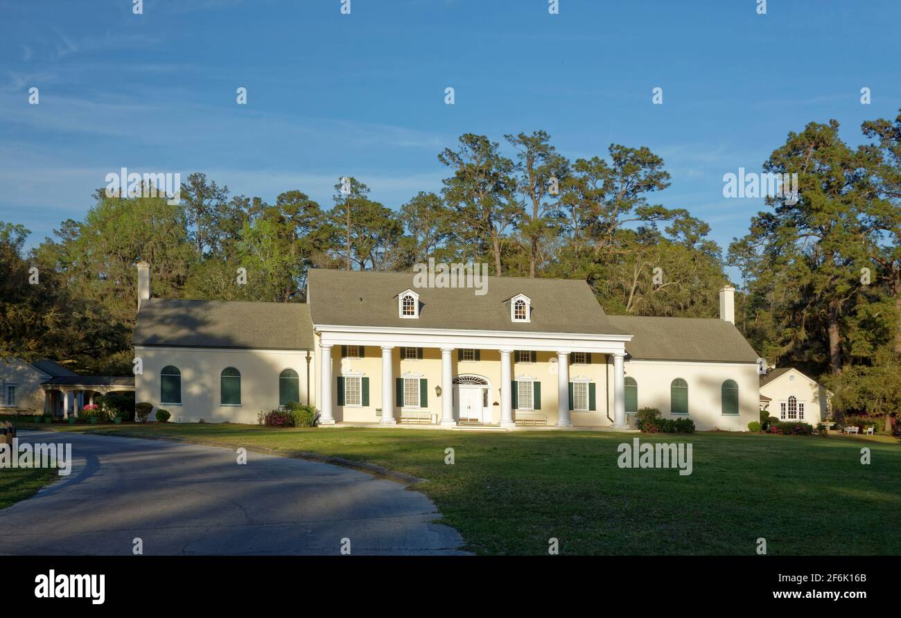 Museum, building resembles southern plantation, 1950, exhibits of ...