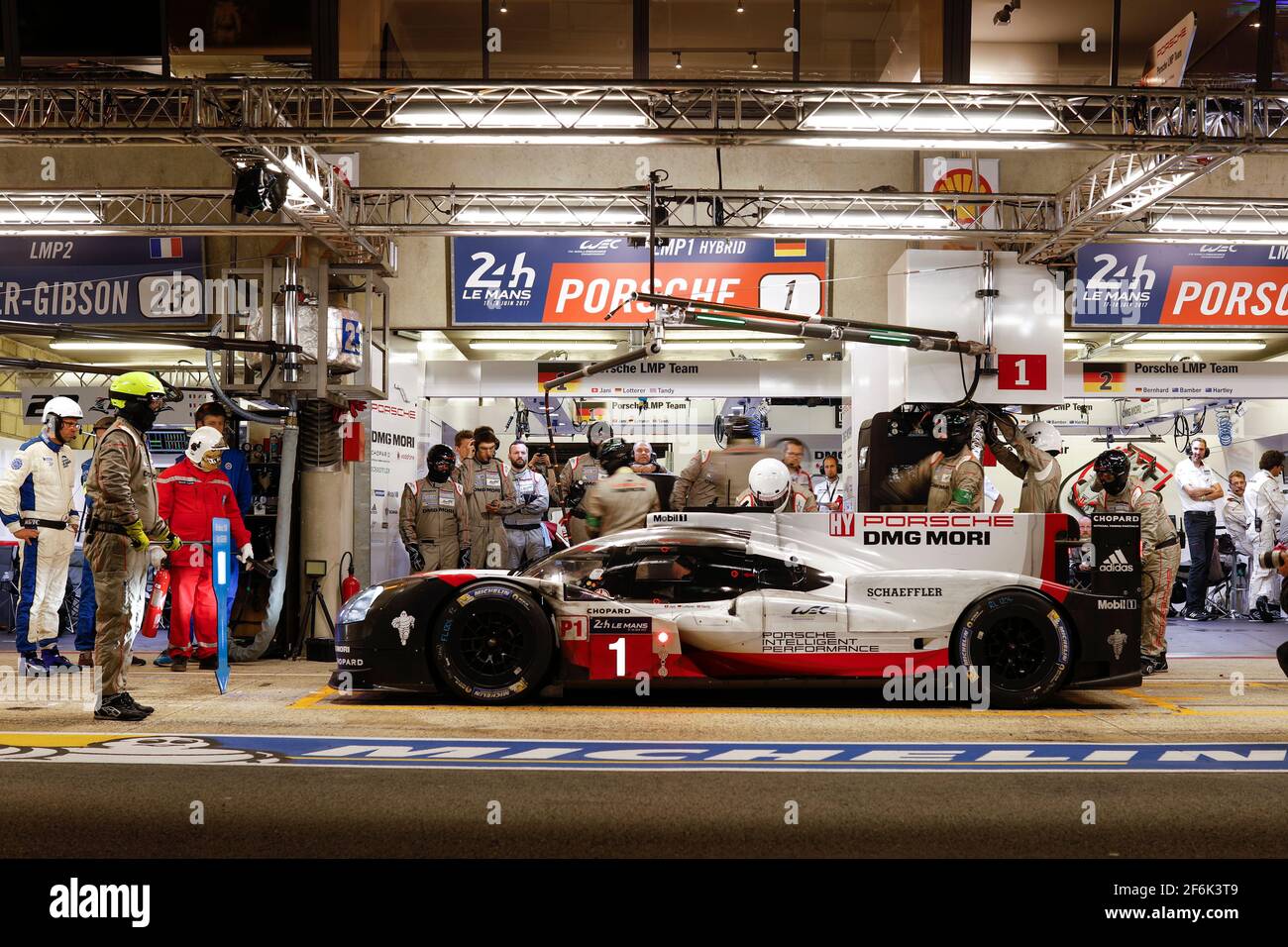 01 JANI Neel (che), TANDY Nick (gbr), LOTTERER André (ger), Porsche 919 ...