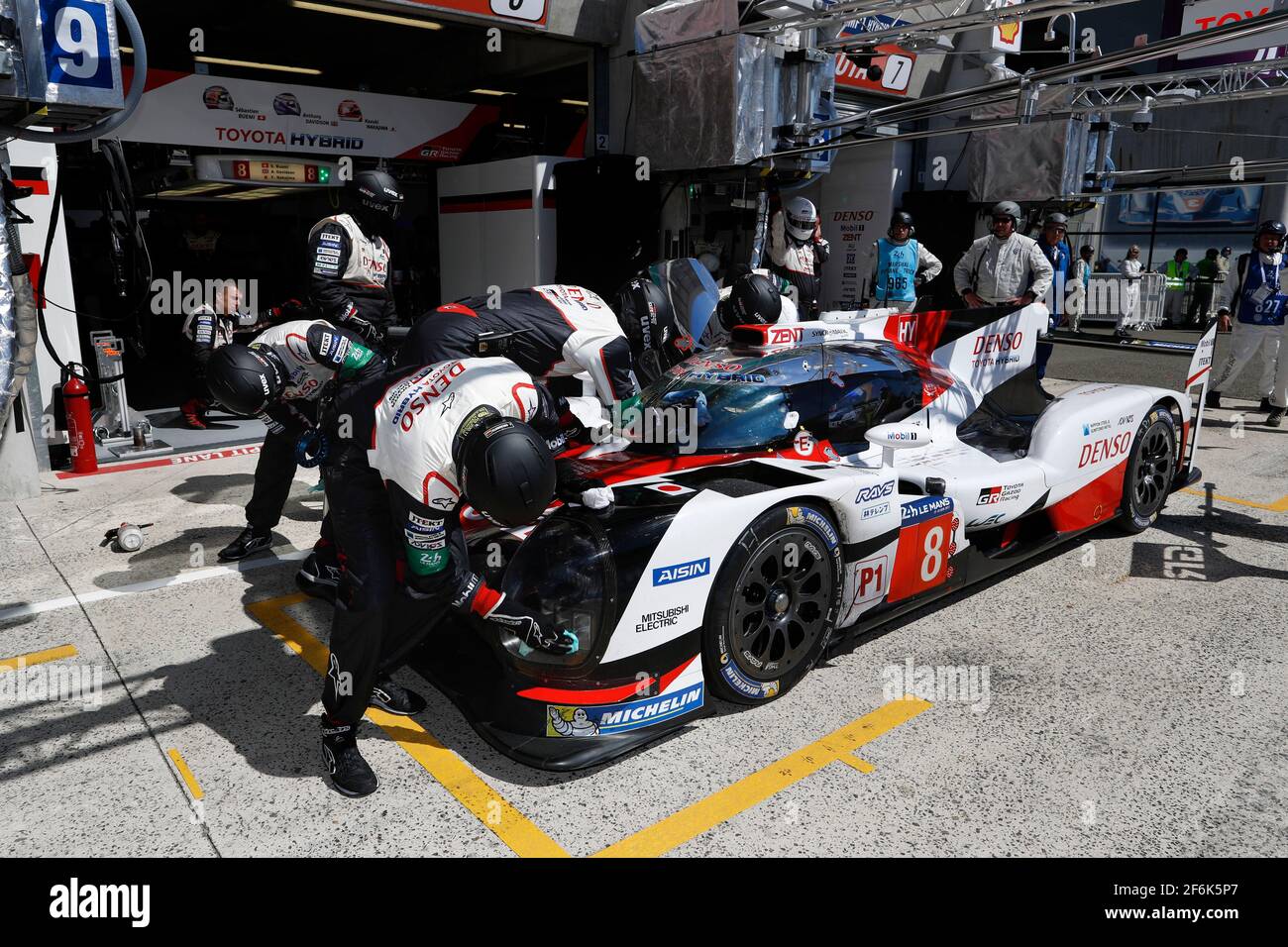 Toyota pit mans hi-res stock photography and images - Alamy