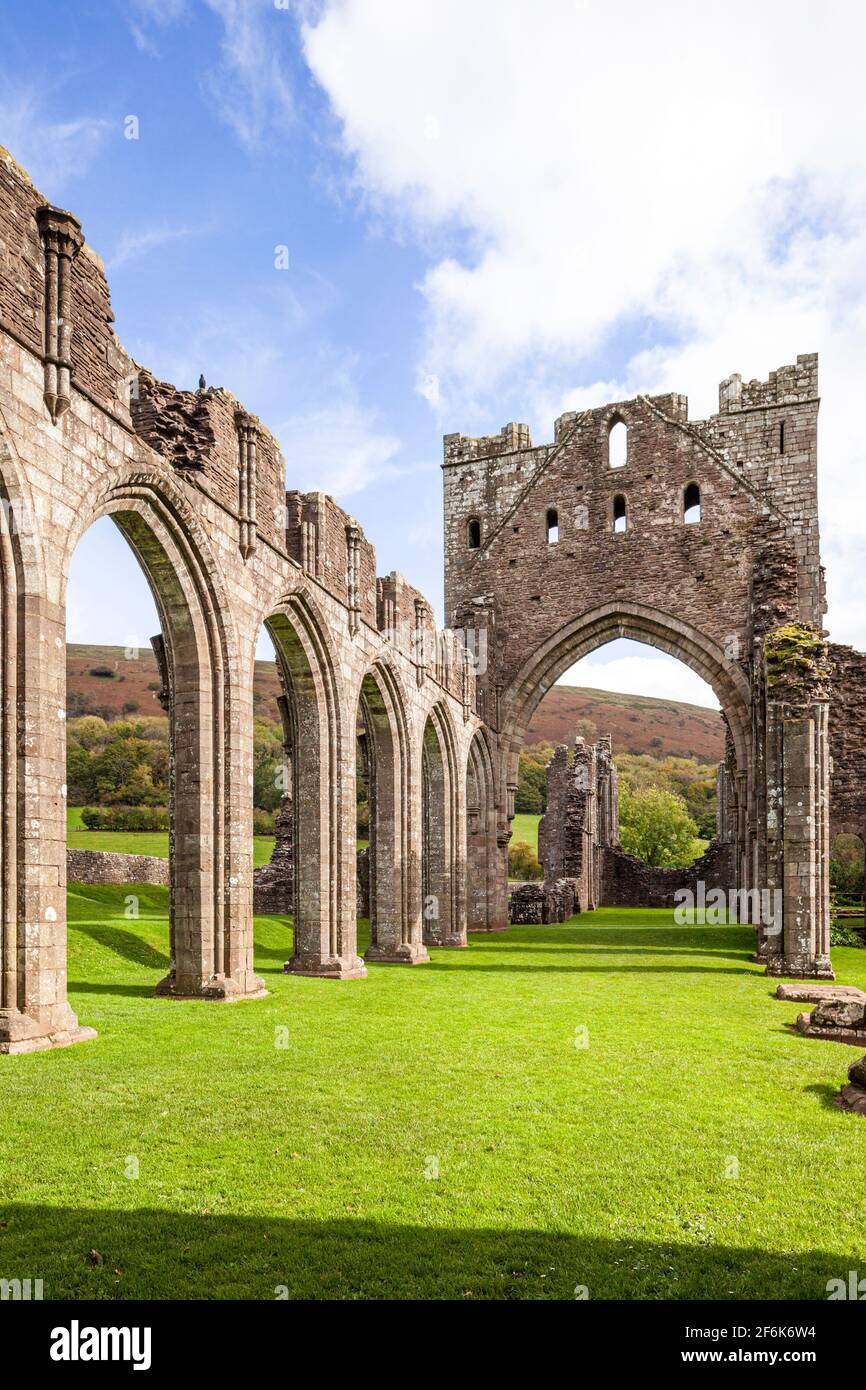 Llanthony Abbey Hi res Stock Photography And Images Alamy