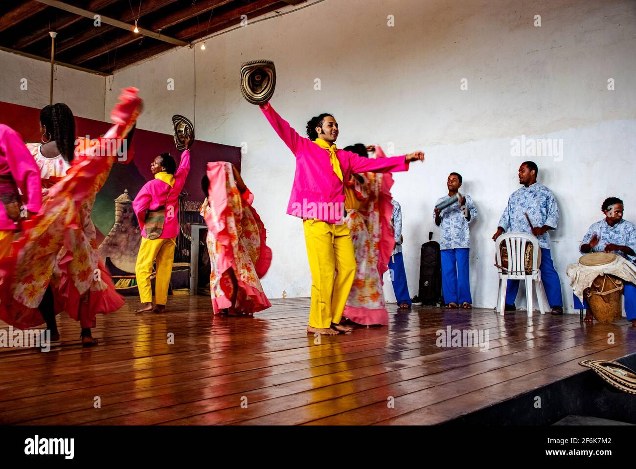 Colombian Dance Costume High Resolution Stock Photography and Images ...