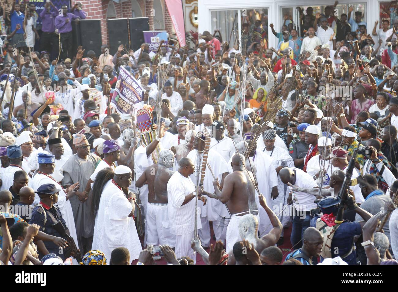 Ooni of Ife, Oba Adeyeye Enitan Ogunwusi wears Ade Aare crown as he ...
