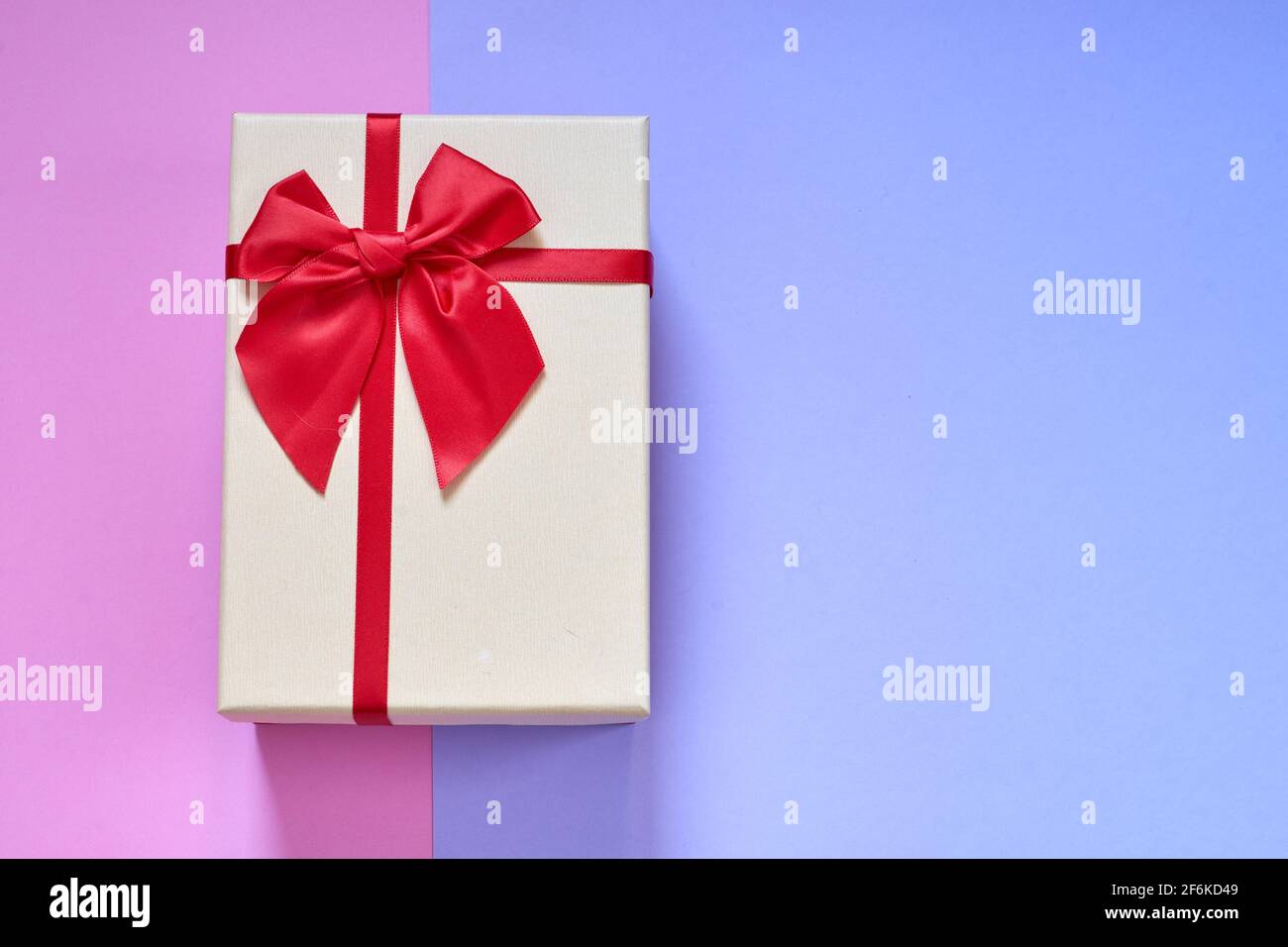 Light blue empty gift hi-res stock photography and images - Alamy