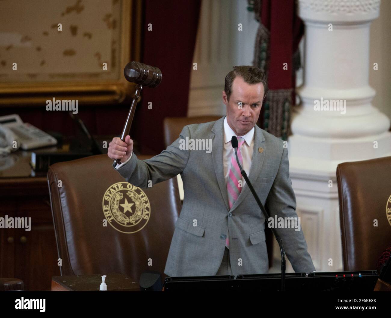 House speaker on dais hi-res stock photography and images - Alamy