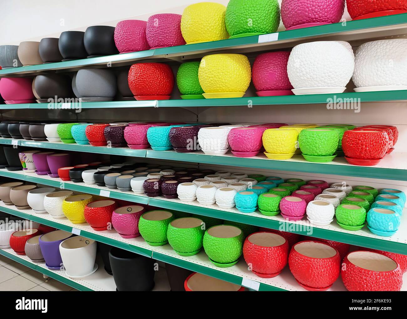 Plastic flower pots hi-res stock photography and images - Alamy