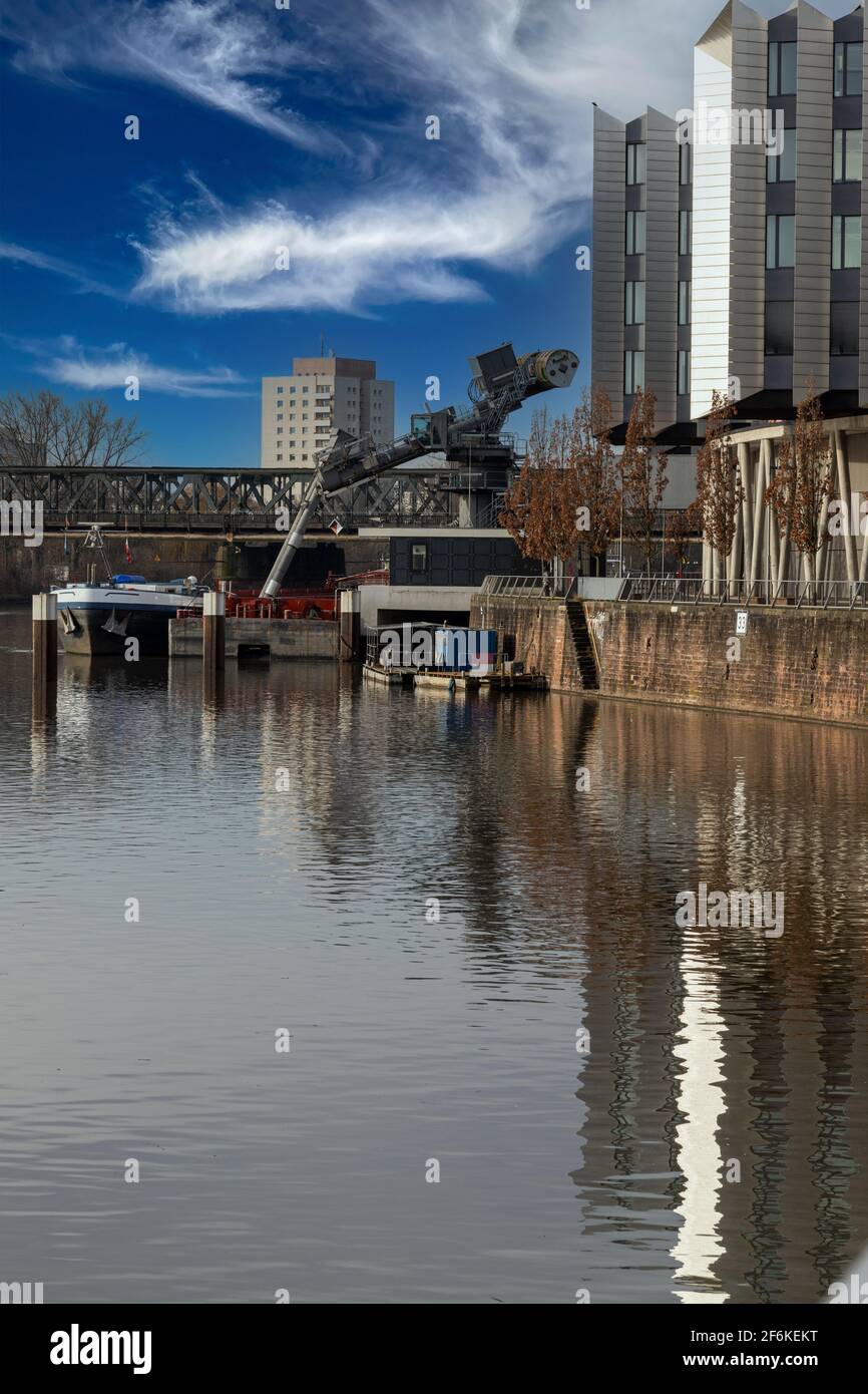 Coal unloading at ship through ship unloading system in Frankfurt ...
