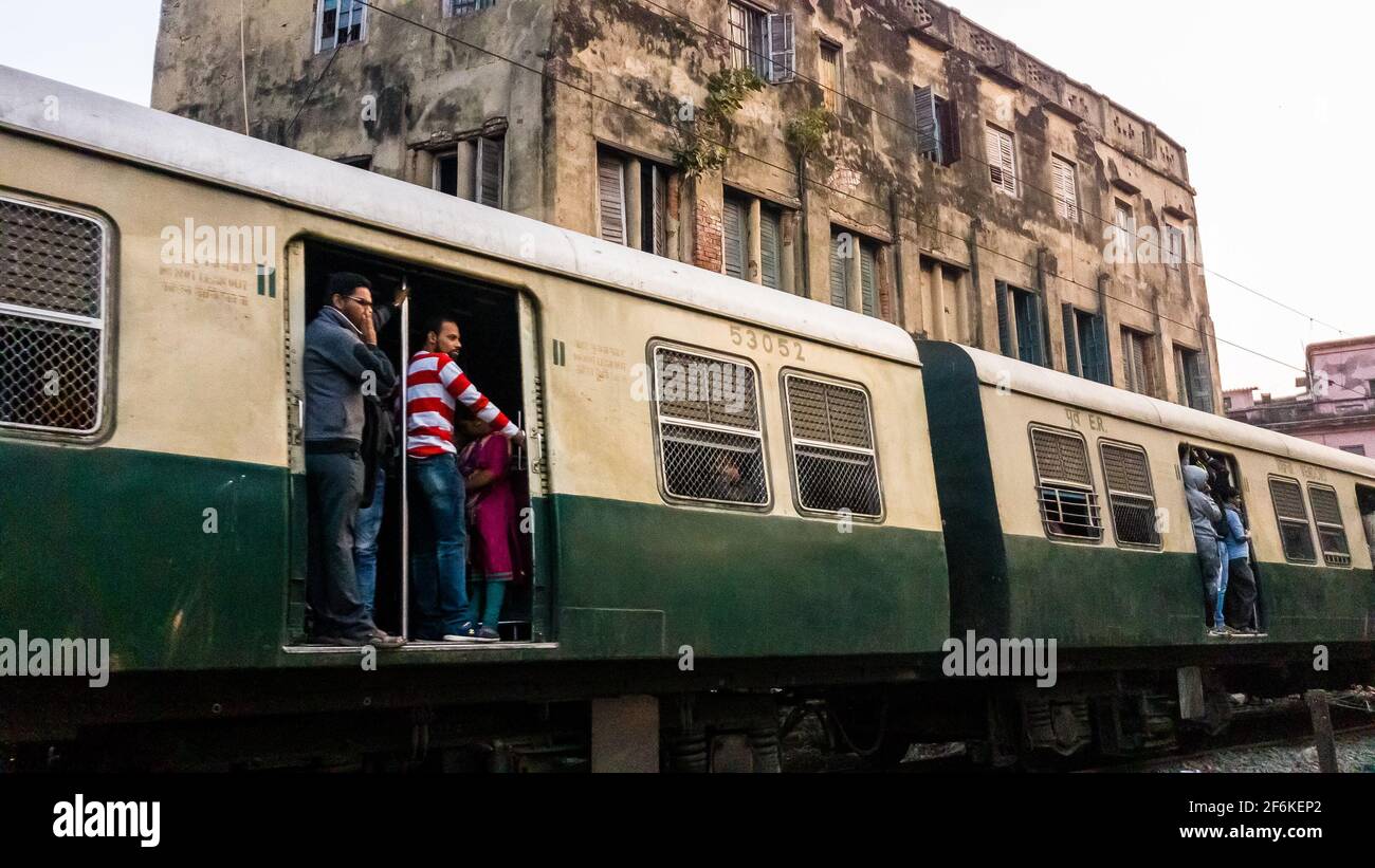 Kolkata local train hi-res stock photography and images - Alamy