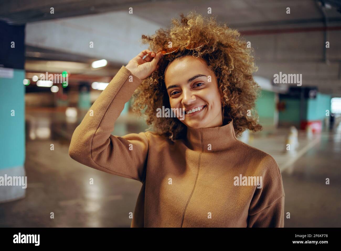 Girl urban youth female hip trendy urban hi-res stock photography and ...