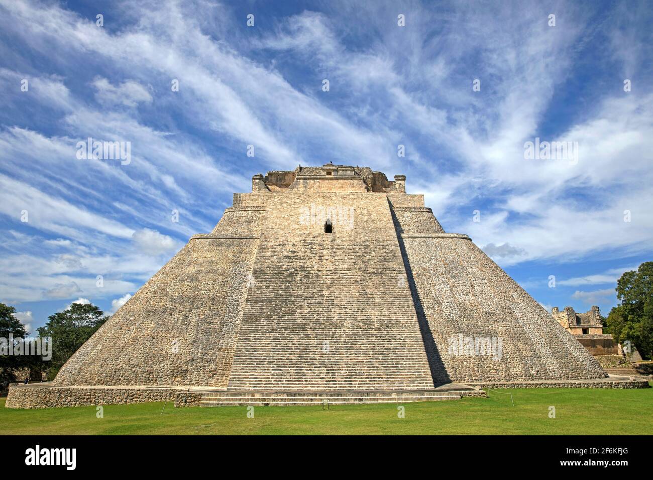Piramide maya mexico hi-res stock photography and images - Alamy