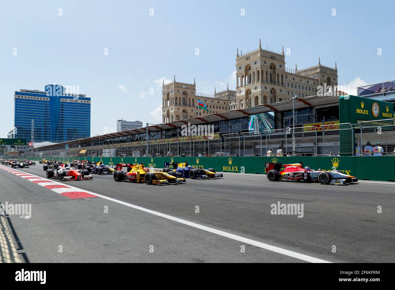2017 azerbaijan gp start hi-res stock photography and images - Alamy