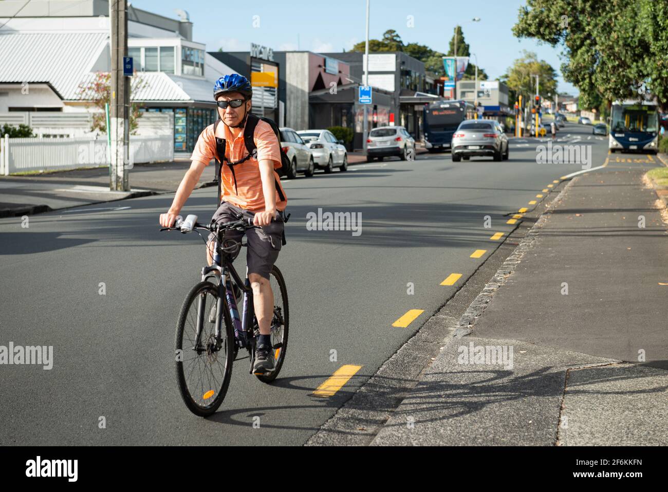 Cycling to work hi-res stock photography and images - Alamy