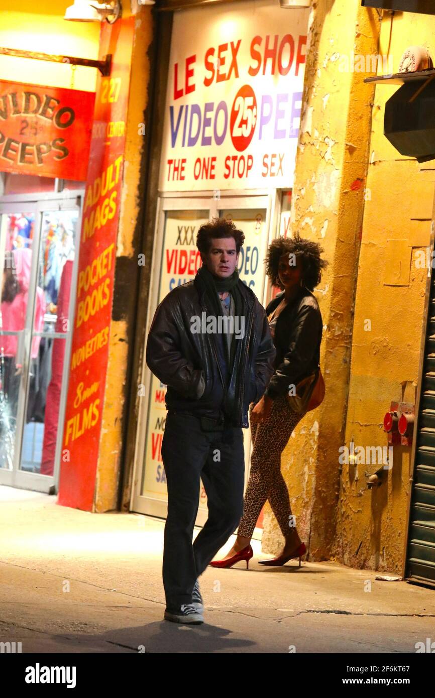 New York - NY - 20201117 Andrew Garfield filming a 1990's Times Square ...