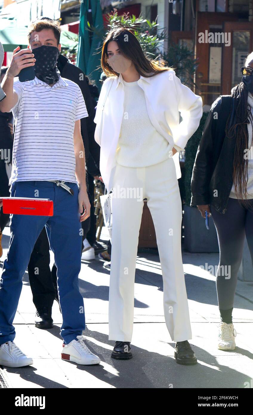 New York - NY - 20201120-Kendall Jenner Leaving a Restaurant in ...
