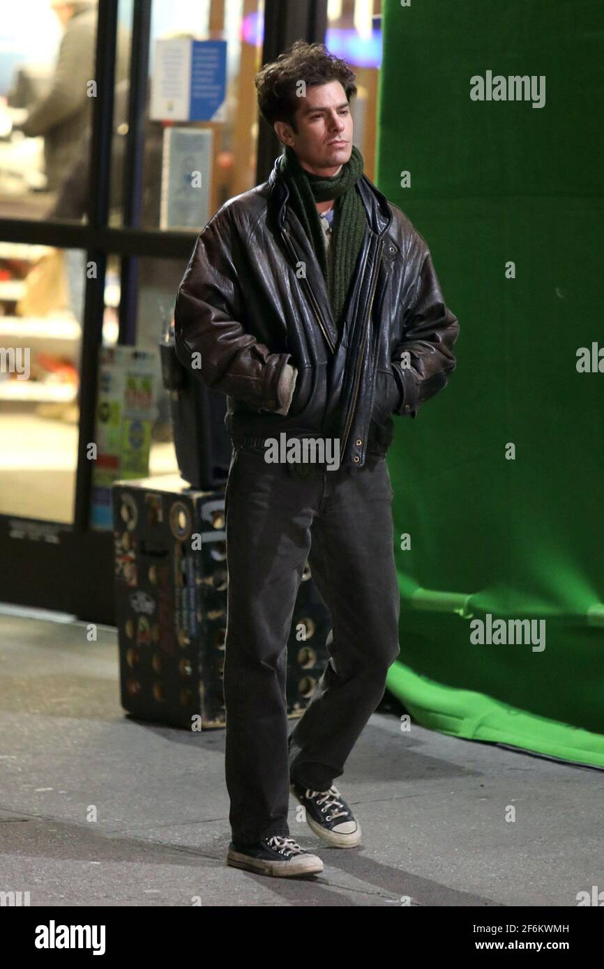 New York - NY - 20201117 Andrew Garfield filming a 1990's Times Square ...