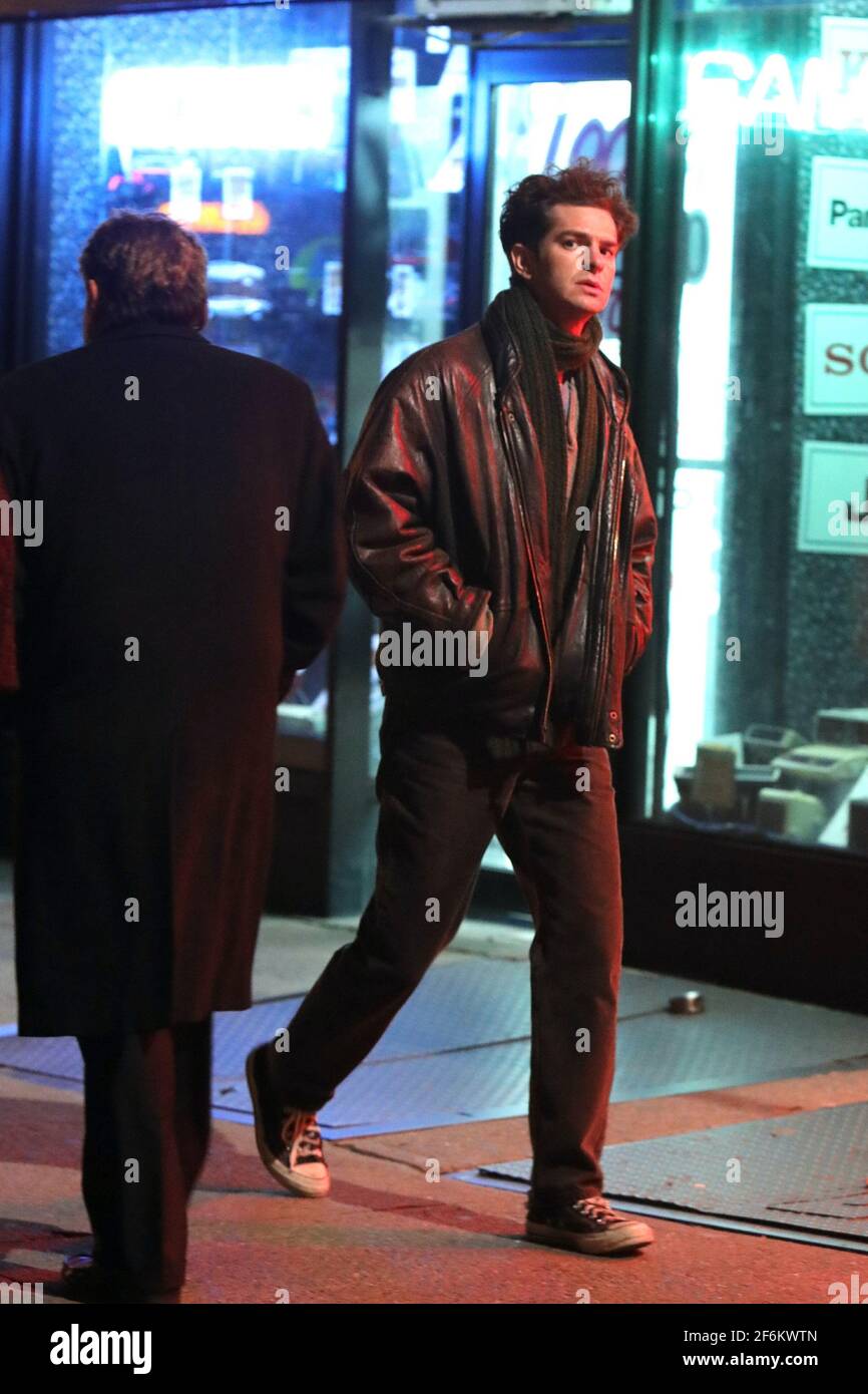 New York - NY - 20201117 Andrew Garfield filming a 1990's Times Square ...