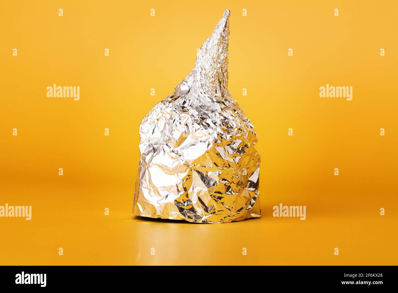 Tin foil hat hi-res stock photography and images - Alamy