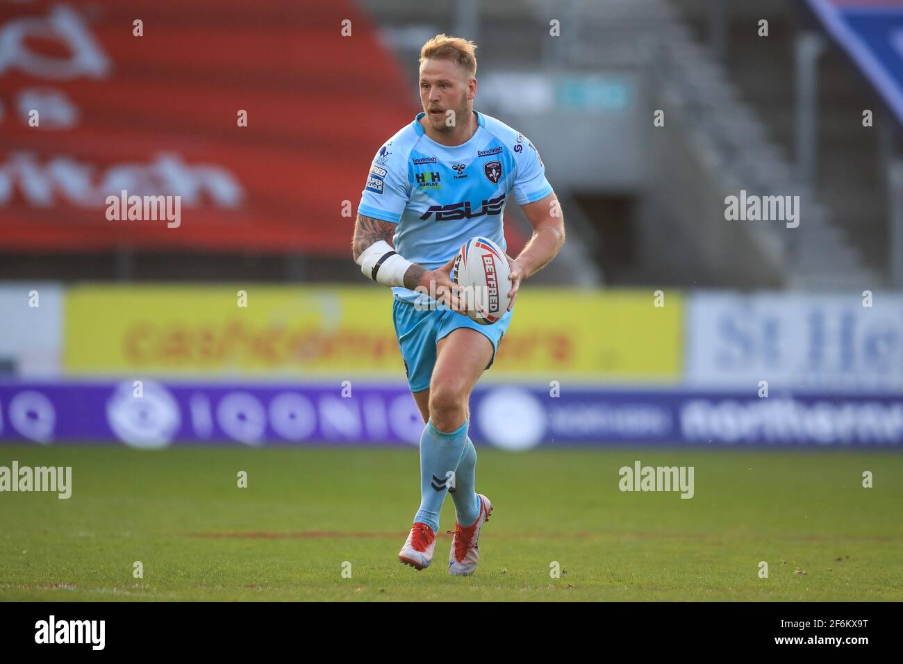 Jay Pitts (14) of Wakefield Trinity makes a break in, on 4/1/2021 ...
