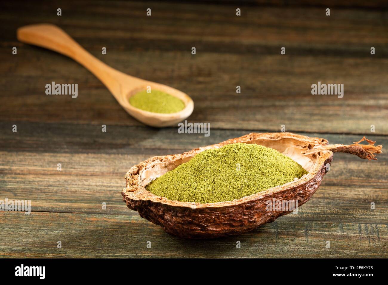 Moringa oleifera - Moringa green powder Stock Photo - Alamy