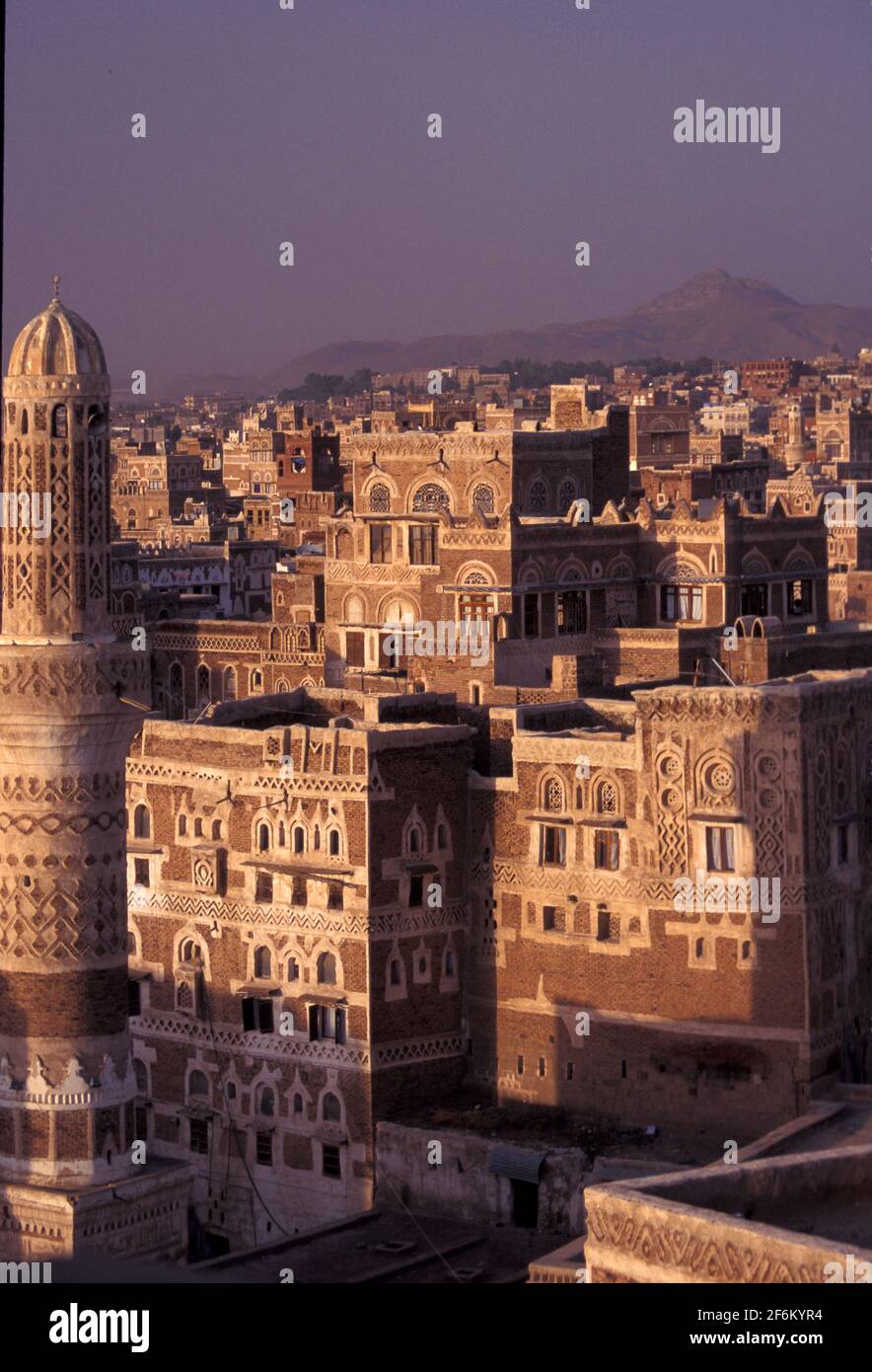 Sanaʽa skyline at sunset, the Old City, Sanaa, Yemen Stock Photo - Alamy
