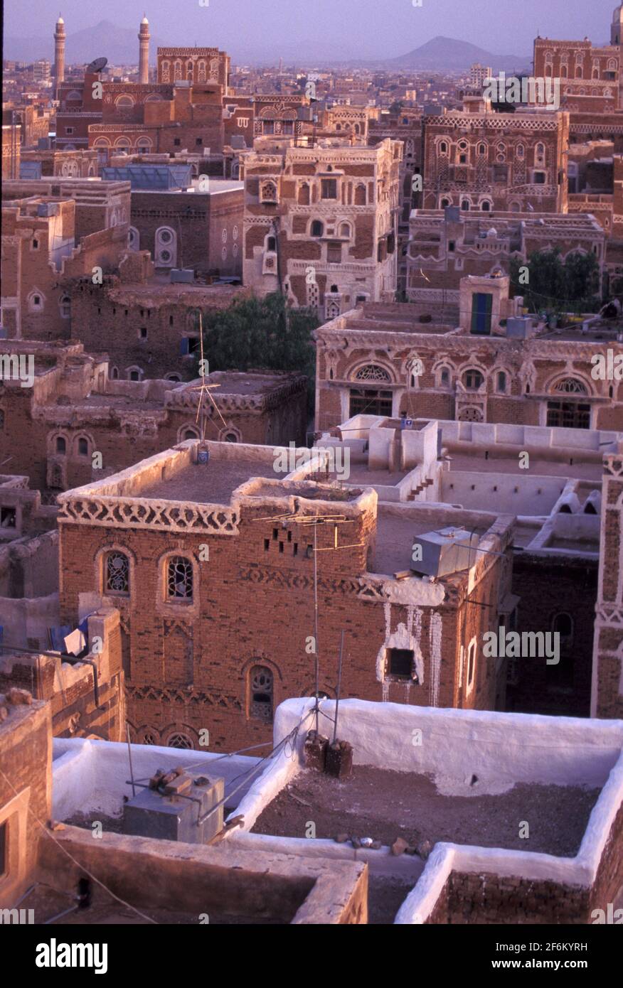 Sanaʽa skyline at sunset, the Old City, Sanaa, Yemen Stock Photo - Alamy