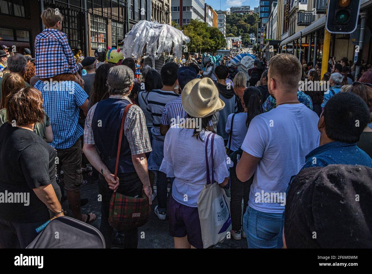 Men watching women street hi-res stock photography and images - Alamy