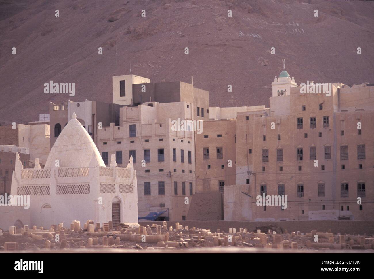 Cemetery in Seiyun, Yemen Stock Photo - Alamy