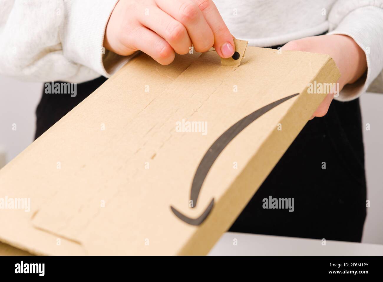 Opening up package hi-res stock photography and images - Alamy